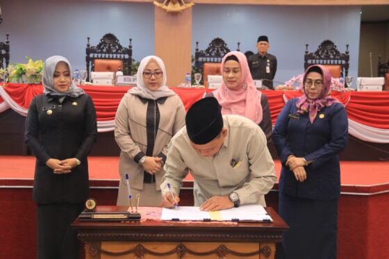 Penandatanganan Pakta Integritas KUA dan PPAS APBD 2025 - Metrosoeryanews